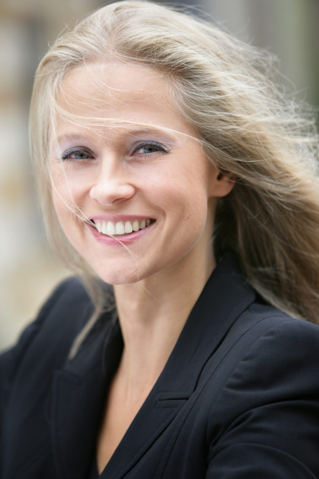 Constance Heller - Der "Friedenstraum" der Opernsängerin - 7Us Media Group